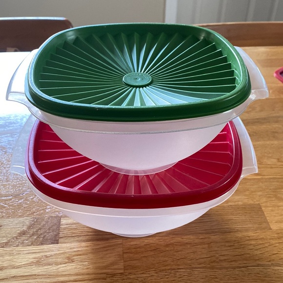 Tupperware | Kitchen | Tupperware Set Of 2 Bowls With Lids | Poshmark
